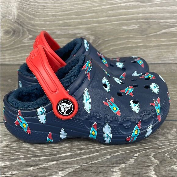 CROCS | Shoes | Crocs Baya Fleece Lined Toddler Boy Sz 9 Blue Red ...